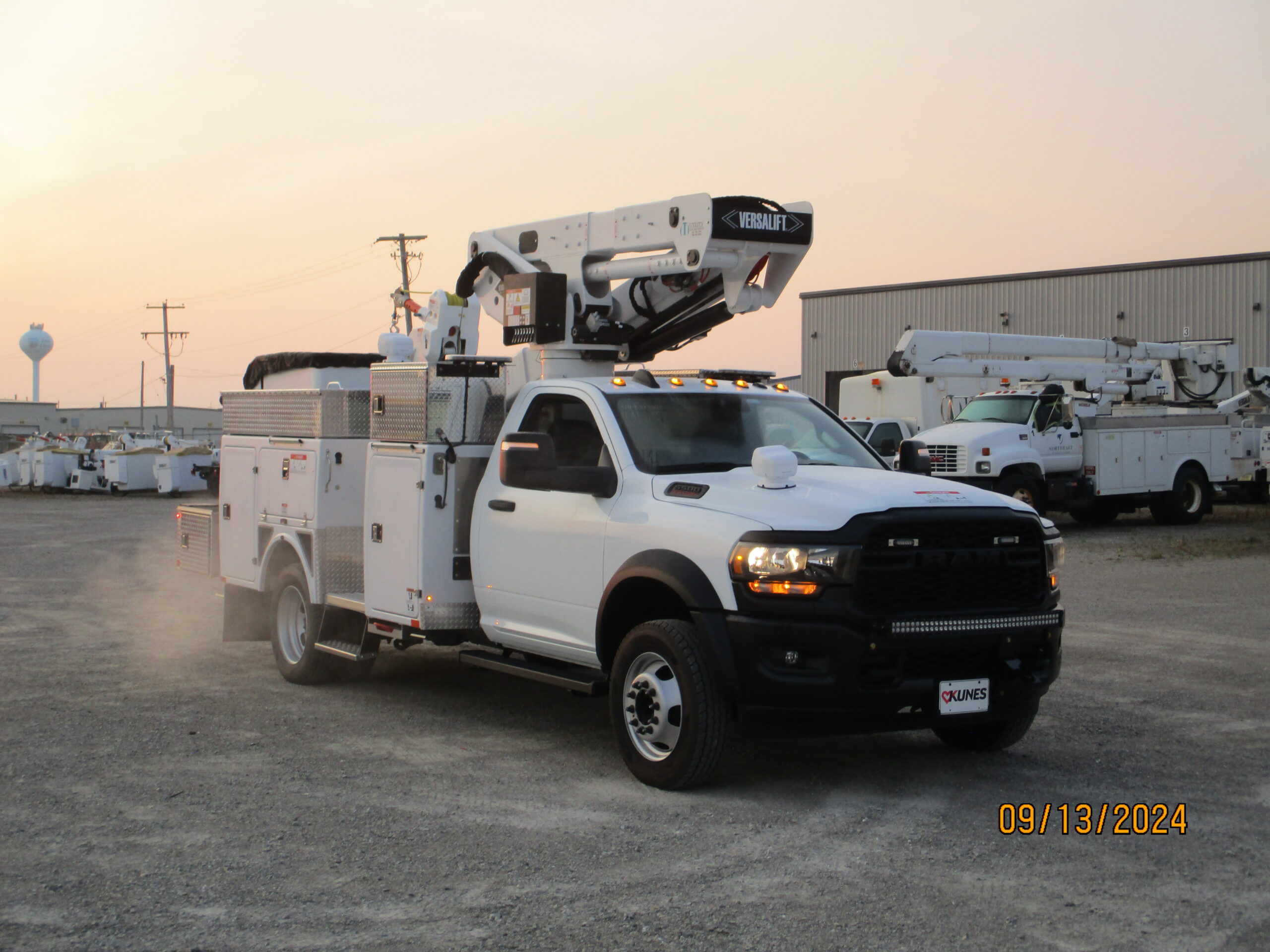 Versalift VST-Series Bucket Trucks Sales, Service, & Parts - Utility ...